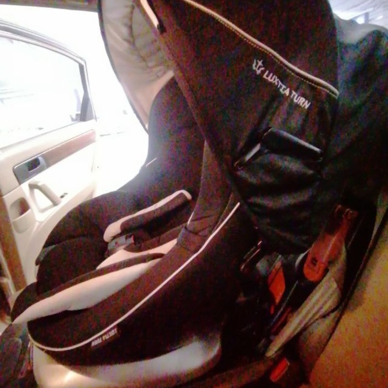 คาร์ซีท Combi รุ่น Luxtia Turn | mombiestreet สินค้าแม่และเด็ก